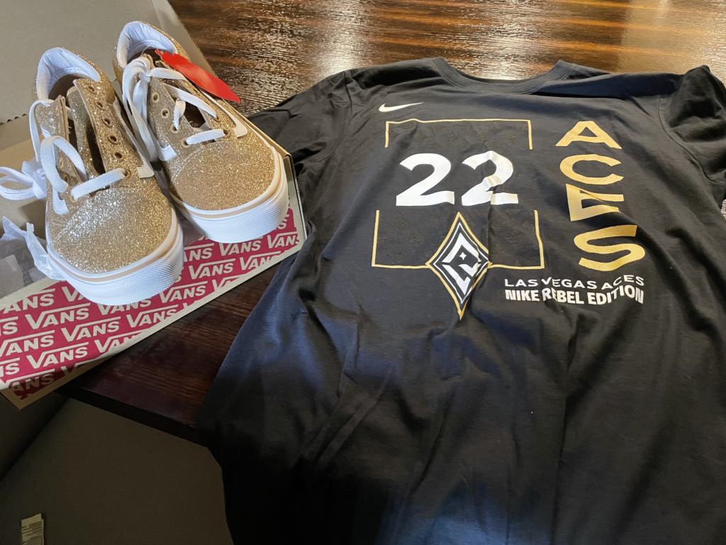 Go Aces Go! – Shortwoman.com